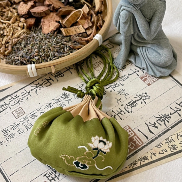 Mooras Handmade Chinese Fragrant Sachet (Xiangnang) Red | Mooras.com ...